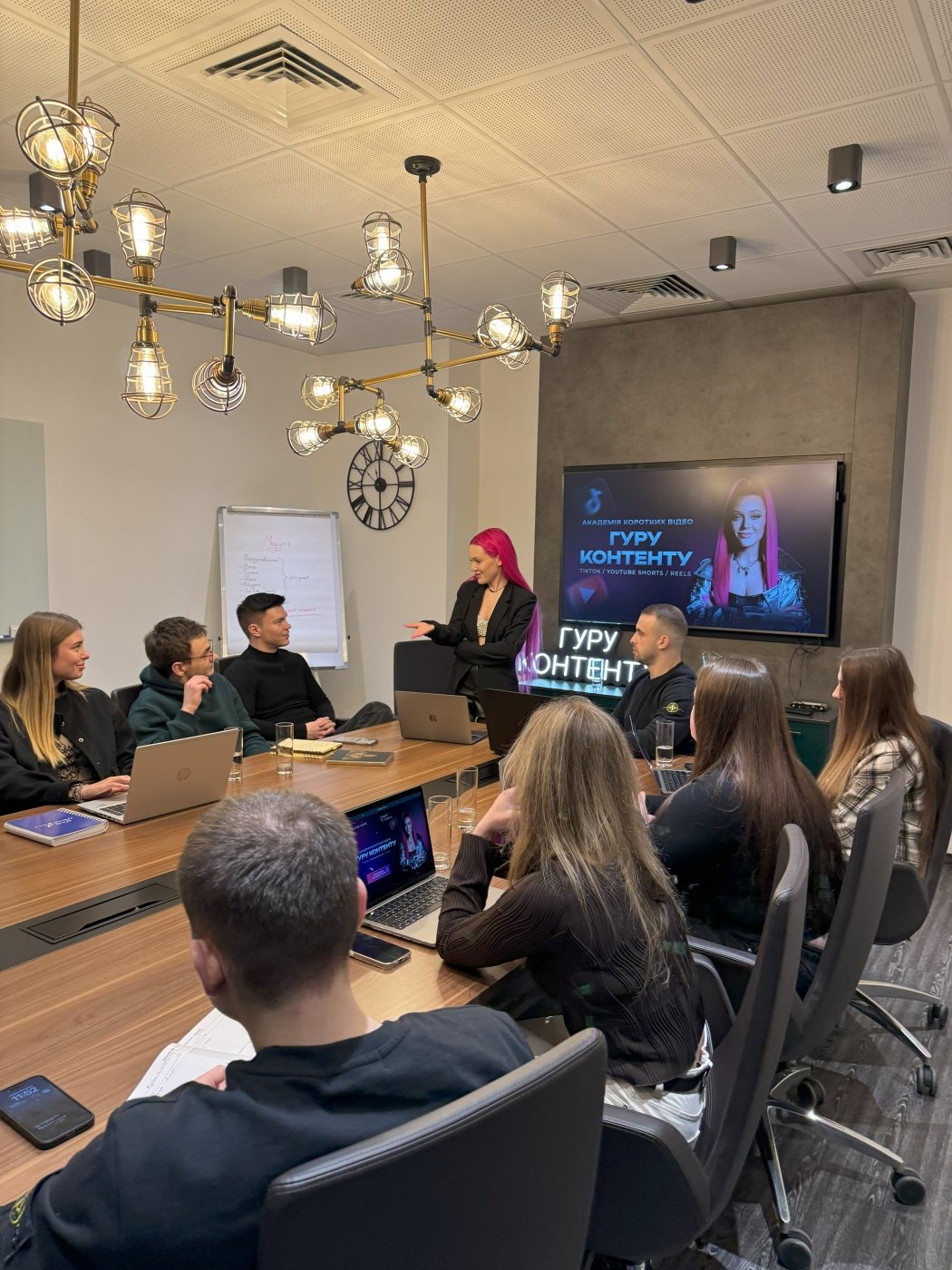 Кенді Суперстар відкриває власну академію - що відомо