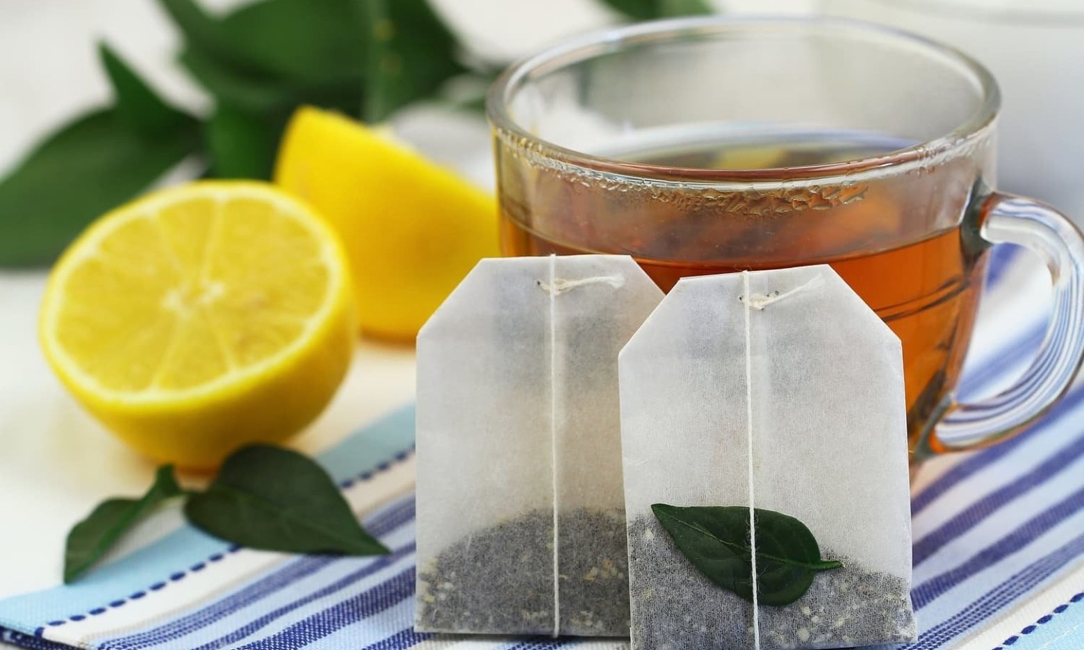 Як пити чай за етикетом - що робити з чайним пакетиком - Hochu.ua