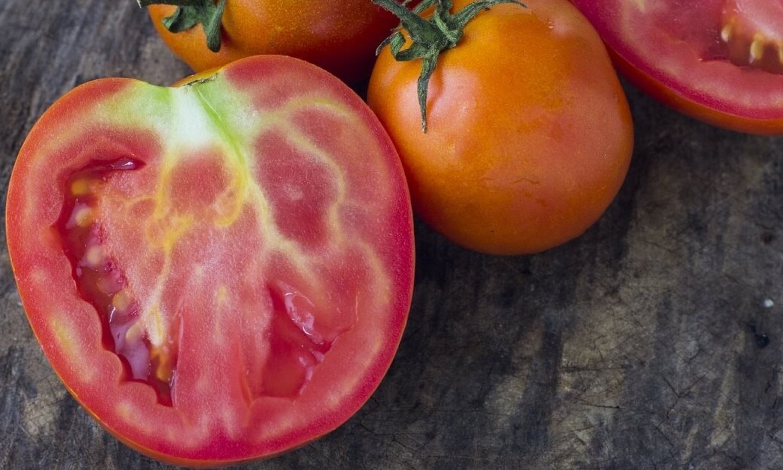 Чим можна їсти помідори з білими прожилками - як обрати томати без них - Hochu.ua