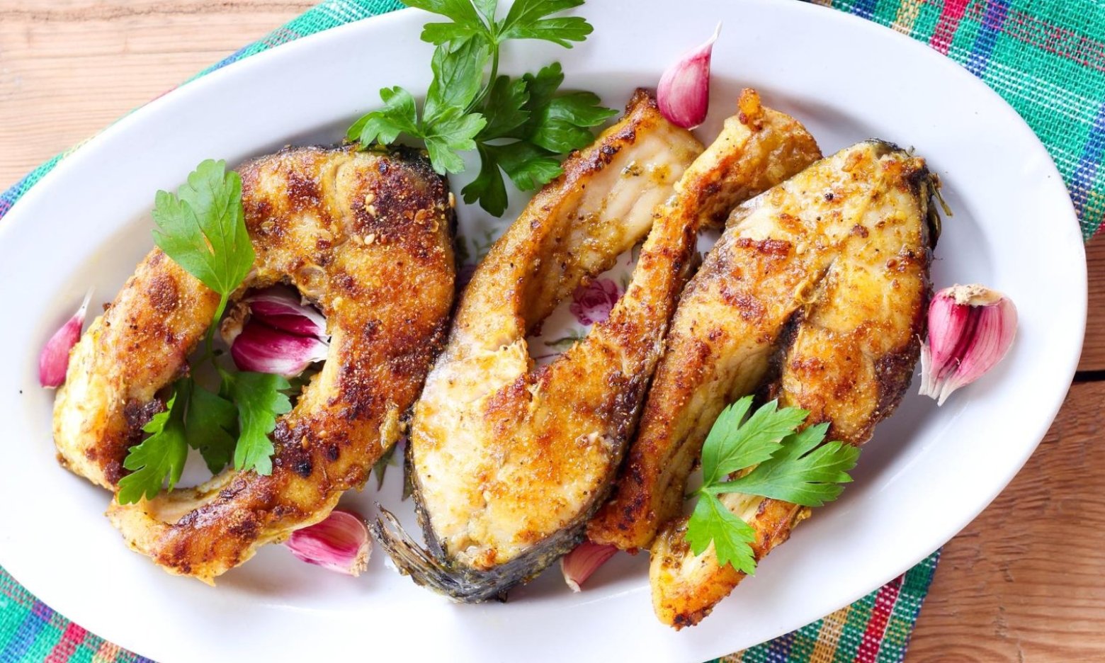 Как жарить рыбу - почему кусочки разваливаются на сковороде - Hochu.ua