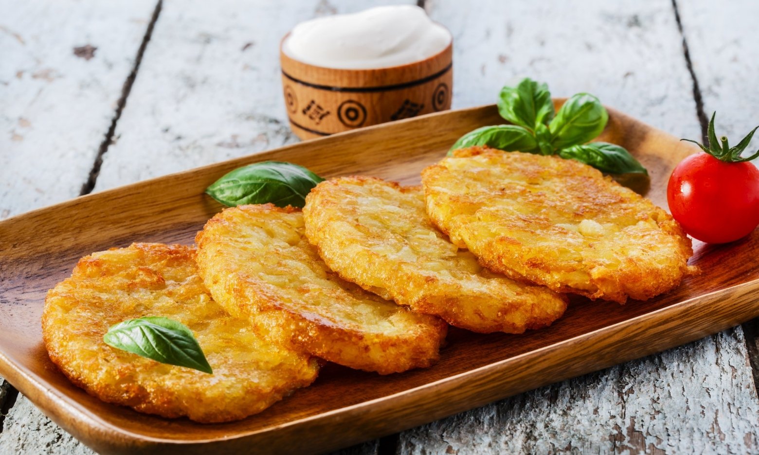 Як готувати деруни - що додати в тісто, щоб вони не темніли - Hochu.ua