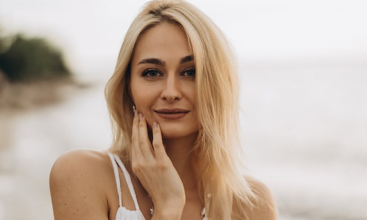 Анастасия Цимбалару показала любимые духи на лето - каким ароматом ...