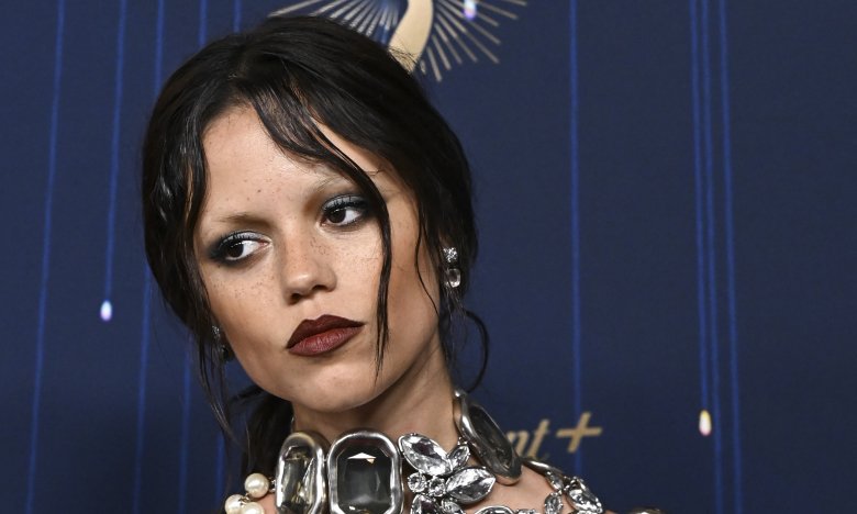 Дженна Ортега пришла на Эмми-2025 в откровенном образе - Hochu.ua