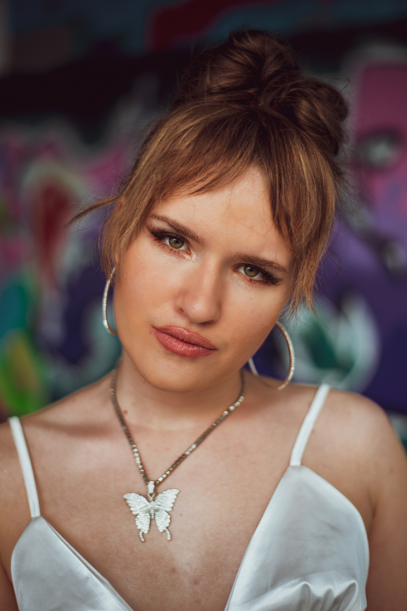 Певица Jasminka выступила против русского языка — премьера песни Хто я ...